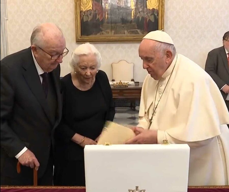 Le roi Albert II et la reine Paola reçus au Vatican par le pape ...