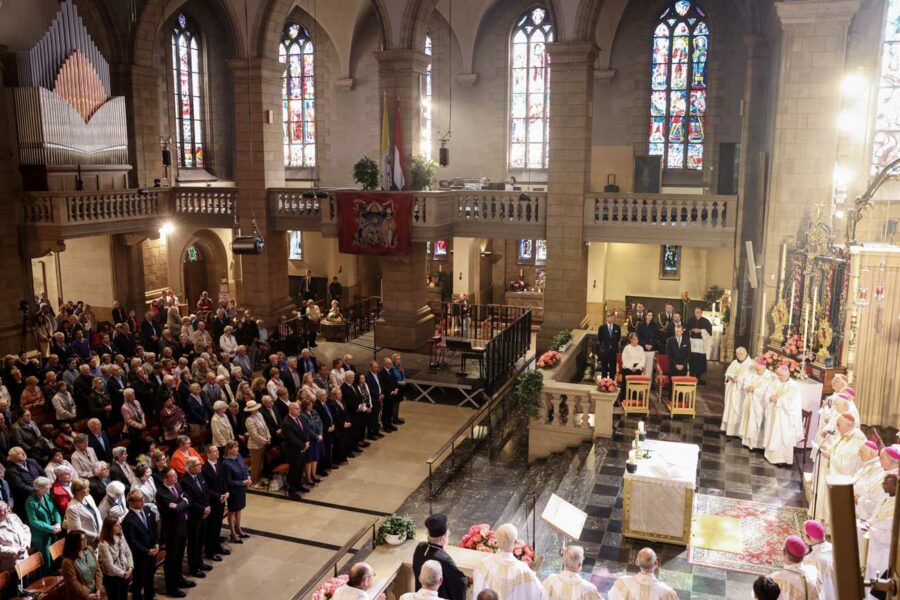 La famille grand-ducale clôture l'Octave de façon traditionnelle ...
