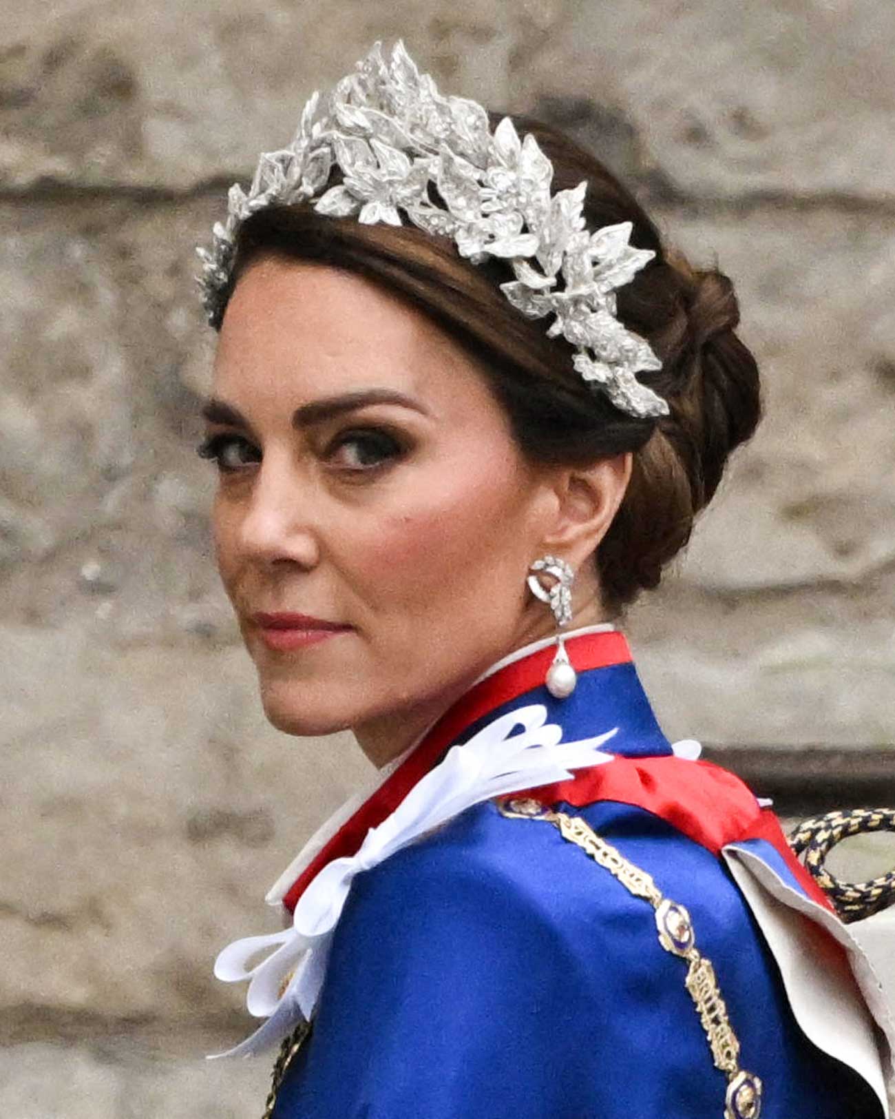 Les couronnes florales en argent assorties de la princesse Charlotte et de la princesse de ...