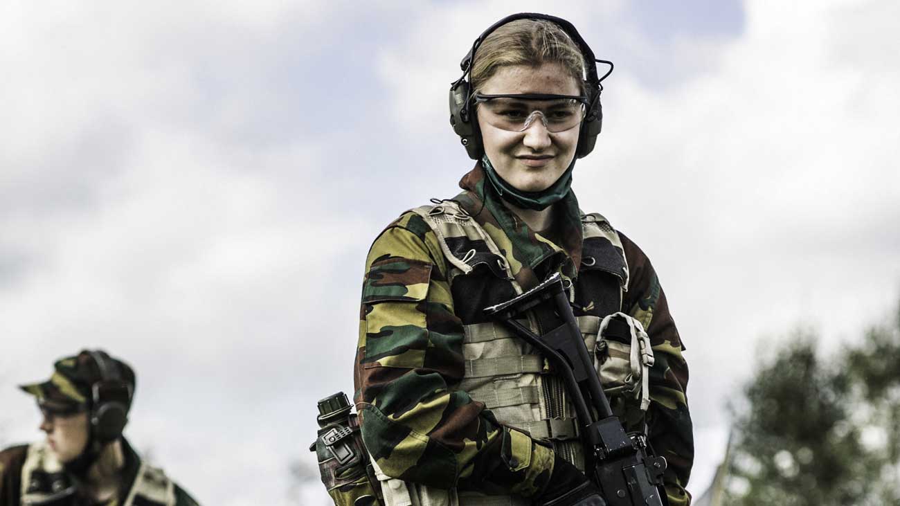 La princesse Élisabeth s'entraîne au fusil d'assaut avant son prochain ...