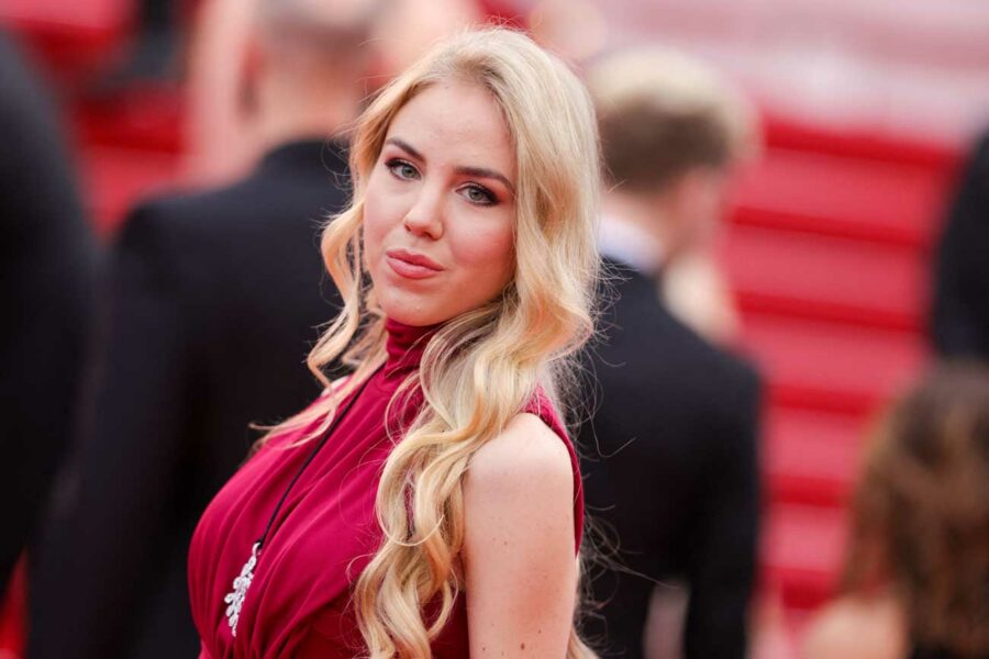 Les princesses Maria Carolina et Maria Chiara glamour à l'avant ...