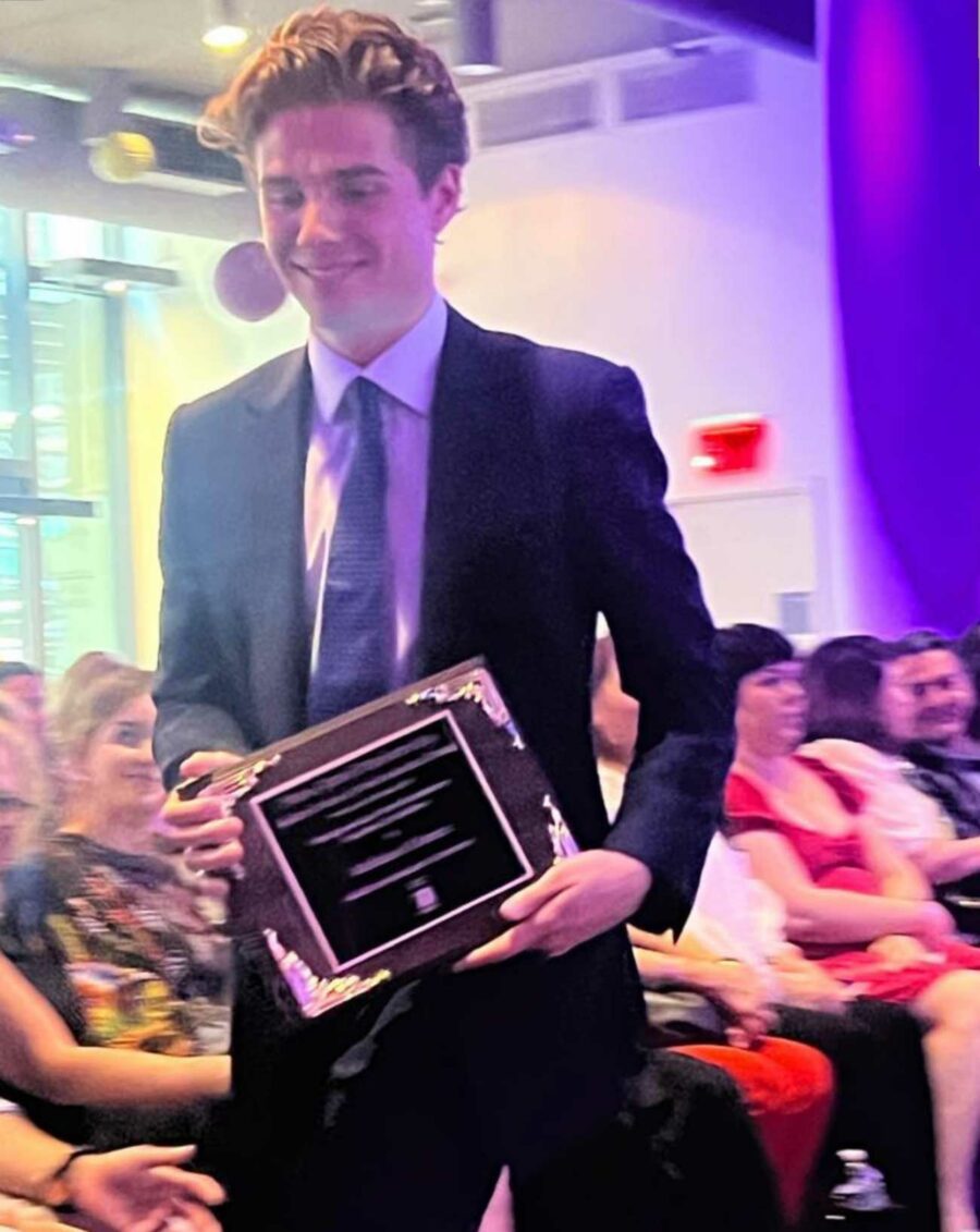 Le prince Achileas diplômé de NYU avec sa petite amie : la famille ...