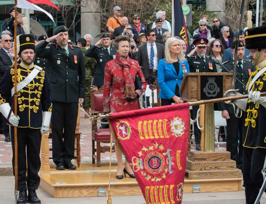La princesse Anne célèbre les 175 ans du plus ancien régiment du Canada