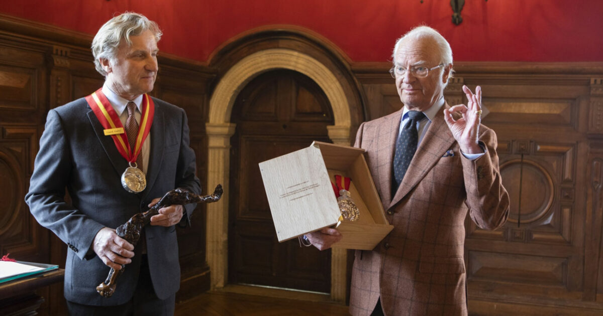 Le roi de Suède admis dans la confrérie des chevaliers du Tastevin au ...
