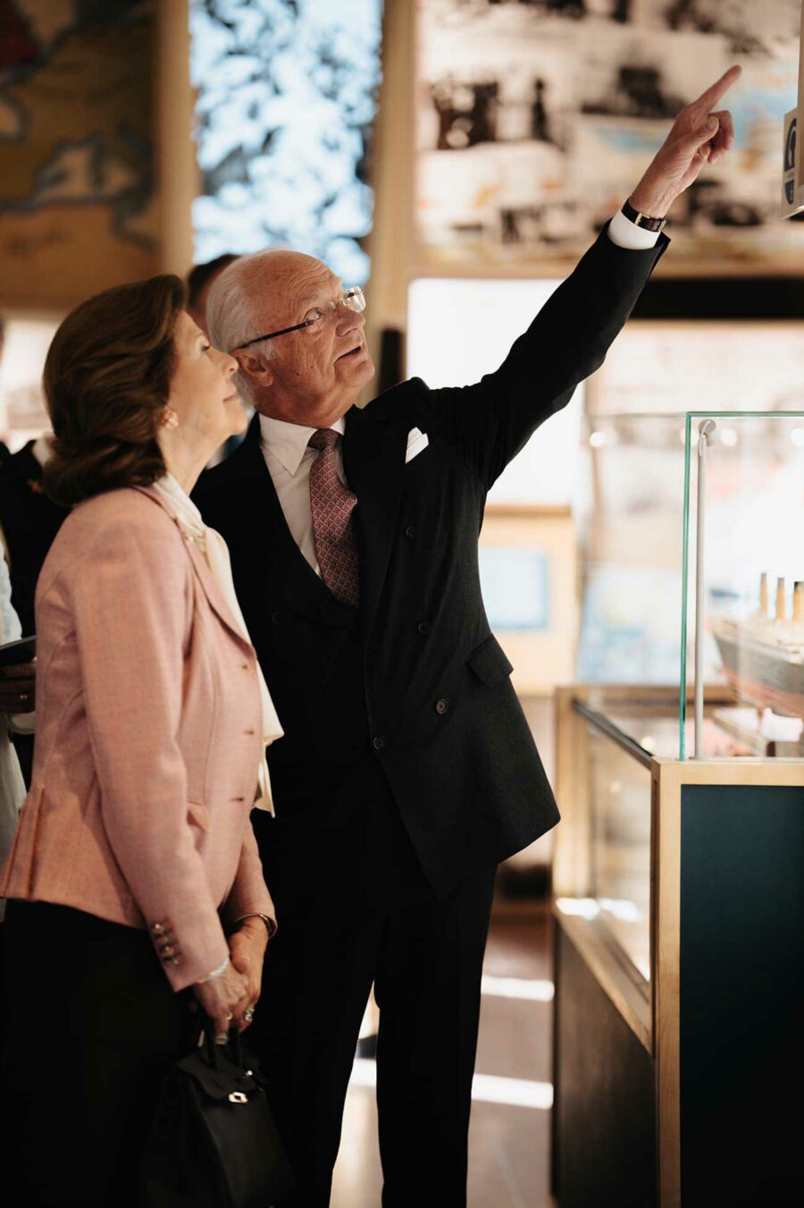 Le roi Carl XVI Gustaf et la reine Silvia en visite dans le comté de ...