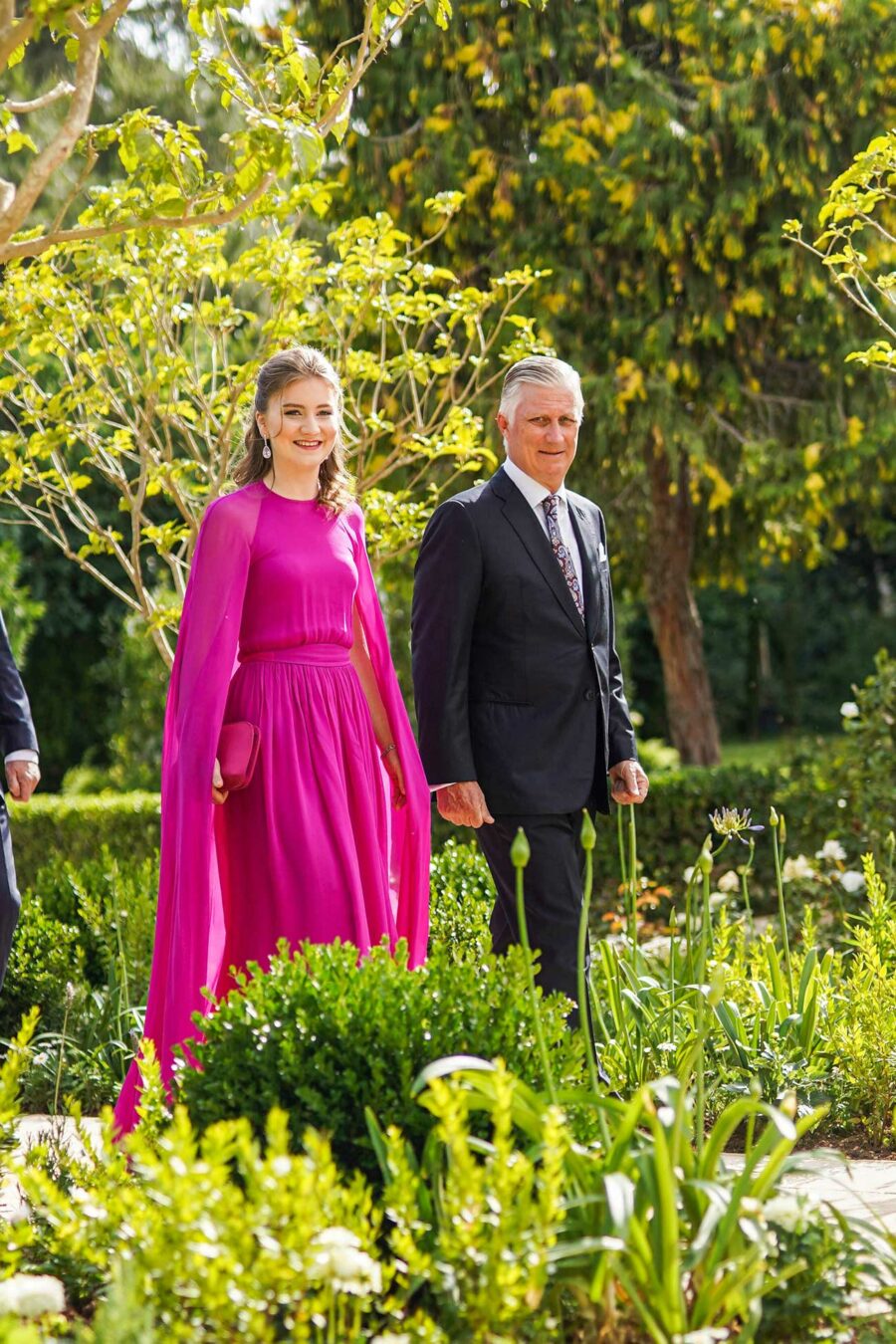 La princesse Élisabeth porte le diadème de ses 18 ans au gala de mariage en Jordanie et une robe ...