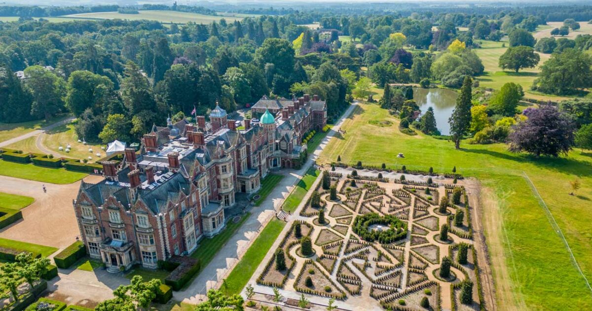 L'impressionnant jardin topiaire du roi Charles III bientôt terminé à Sandringham