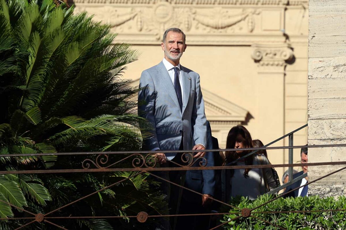 Le roi Felipe VI visite Palerme à pied avec le président italien et le ...