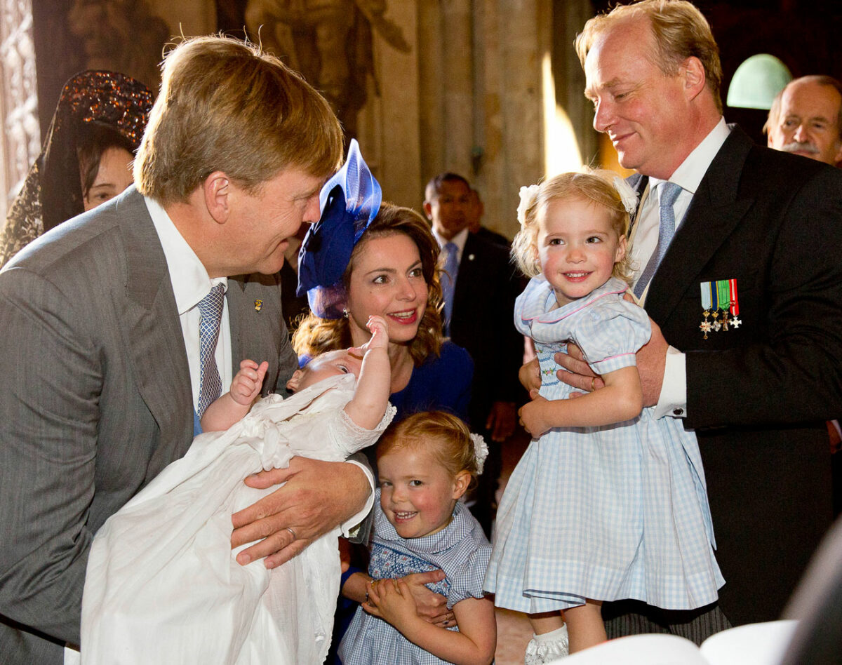 La communion du prince Carlos Enrique de Bourbon-Parme en présence du ...