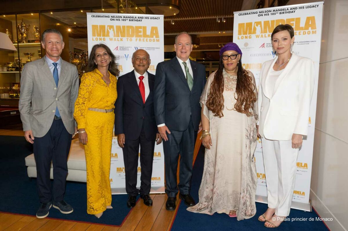 Le prince Albert II et la princesse Charlène au dîner de la Fondation ...