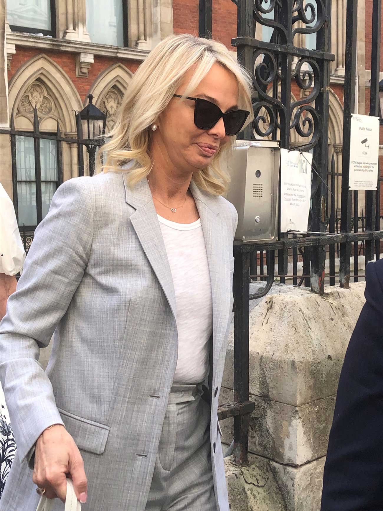 L'ex-maîtresse de Juan Carlos l'attaque en justice pour 145 millions d ...