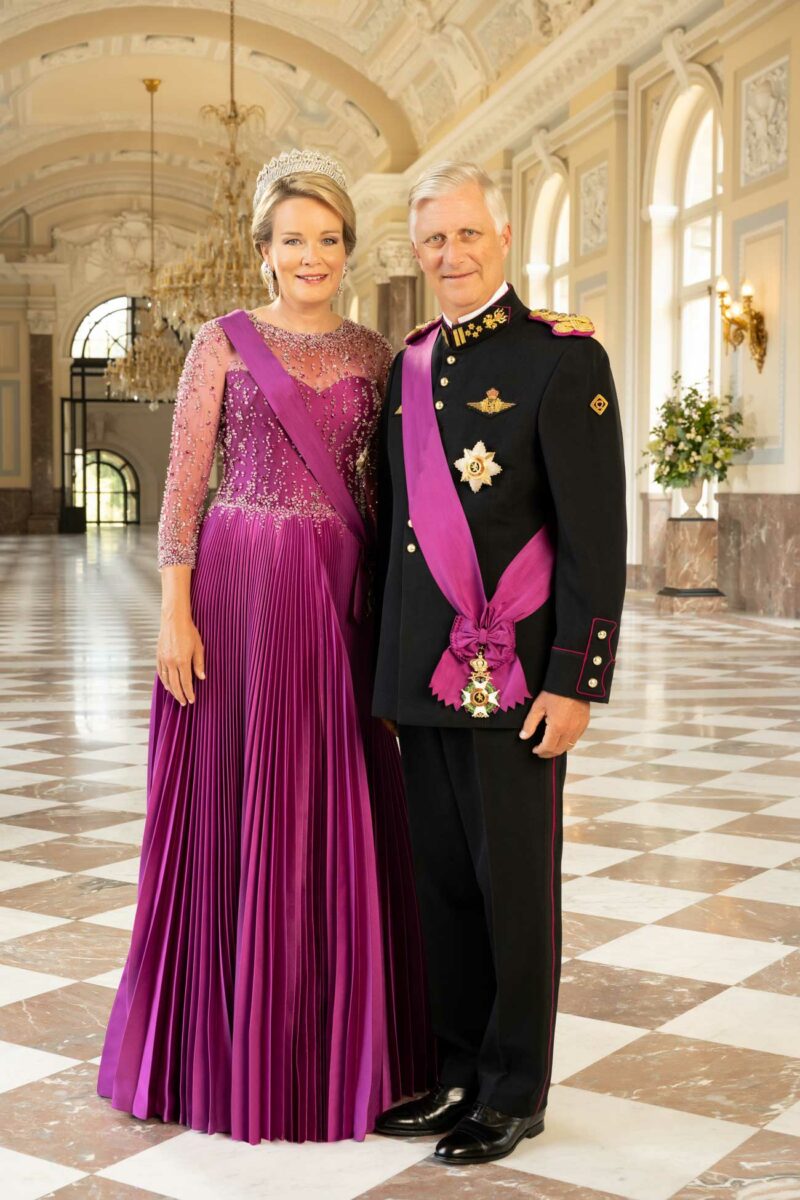 Nouveaux portraits officiels du roi Philippe et de la reine Mathilde ...