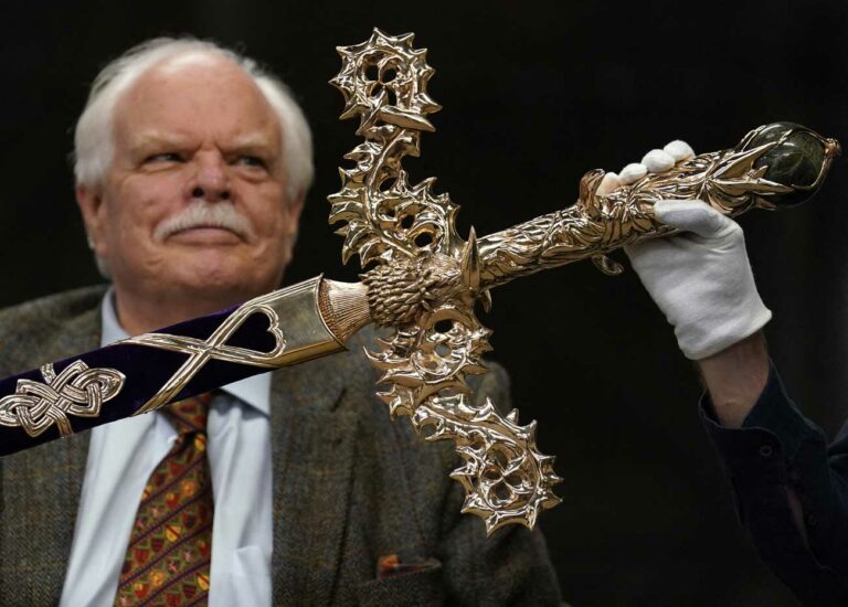 L'incroyable épée Elizabeth sera présentée à Charles III lors de sa ...