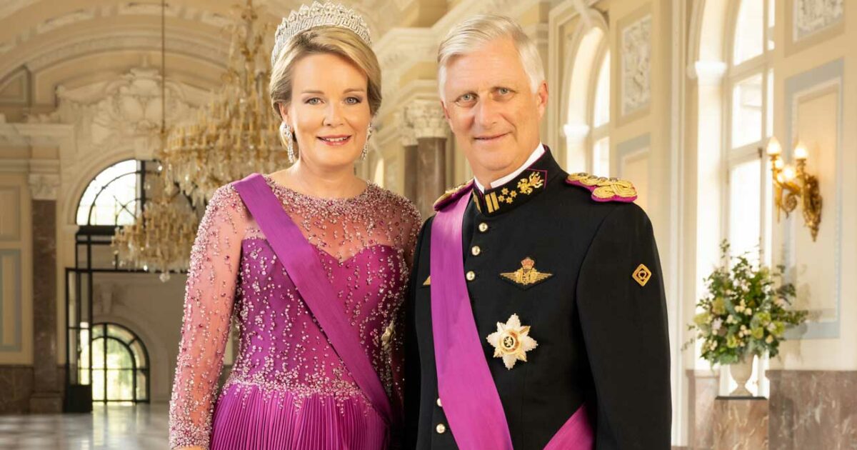 Nouveaux portraits officiels du roi Philippe et de la reine Mathilde ...