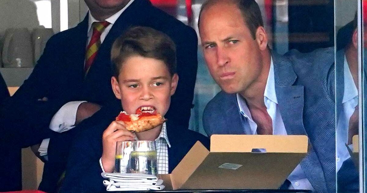 Le prince George dévore une pizza devant un match de cricket avec le ...