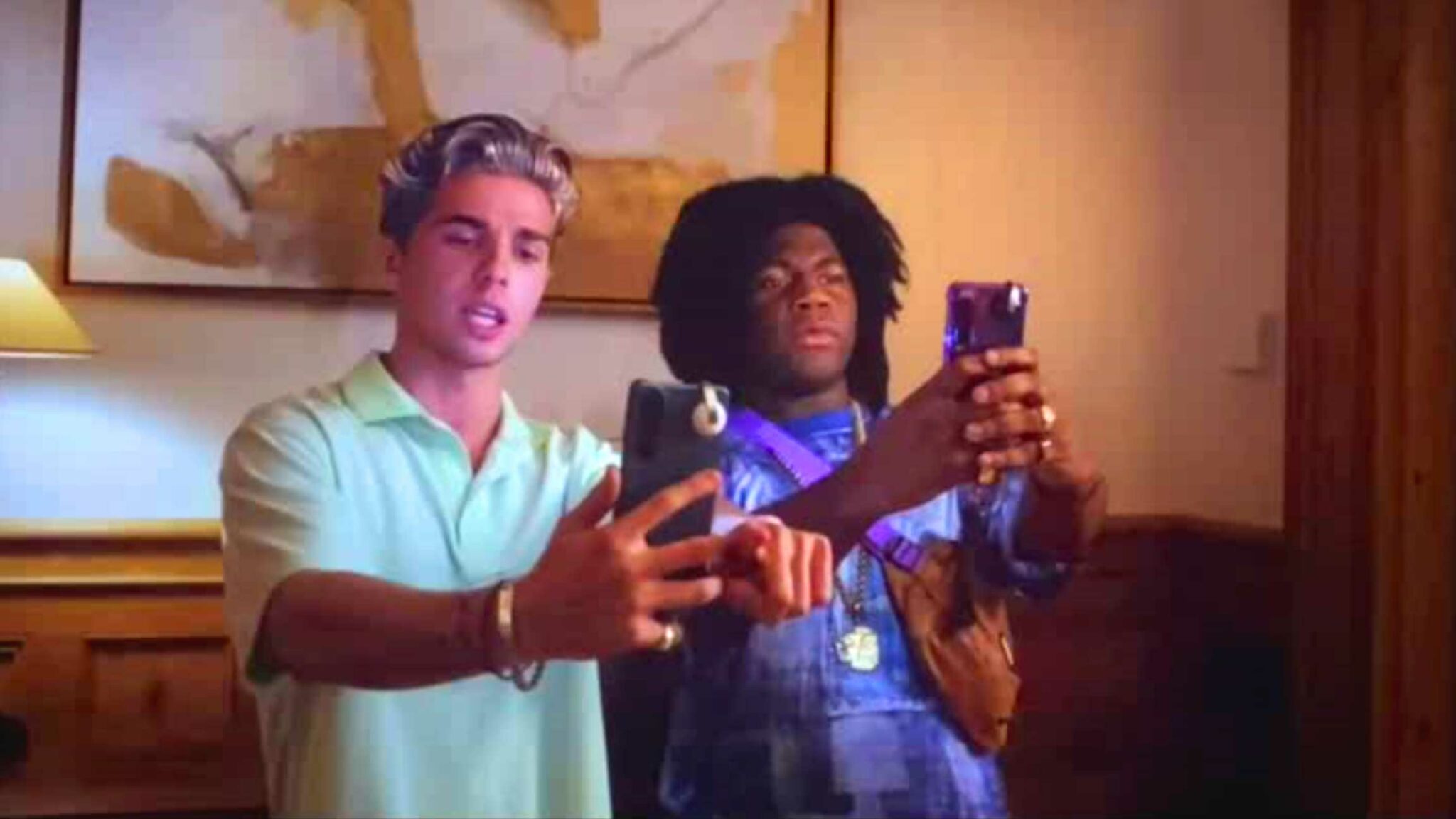 Le prince Achileas de Grèce donne la réplique à Jennifer Lawrence pour sa première apparition au ...