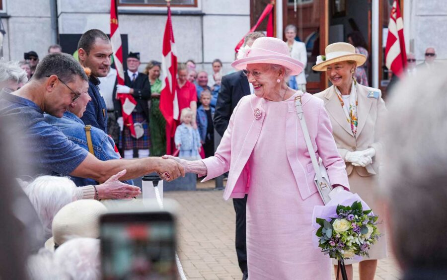 La reine Margrethe II s'installe au château de Graasten pour l'été ...