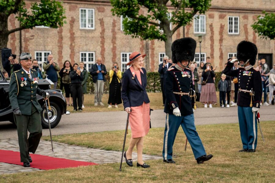 La reine Margrethe II remet la Montre de la Reine à son meilleur garde