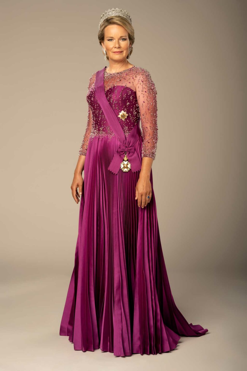 Nouveaux portraits officiels du roi Philippe et de la reine Mathilde ...