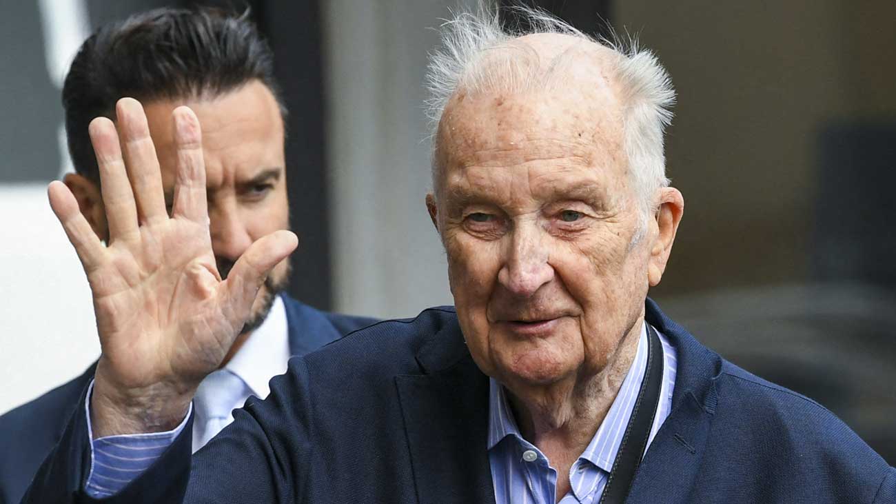 Les photos du roi Albert II qui rentre chez lui avec la reine Paola ...