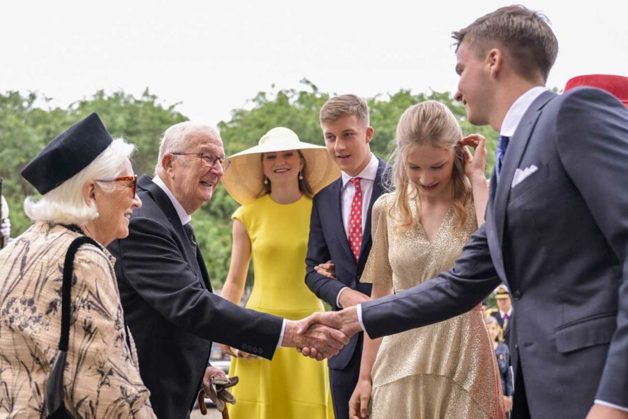 La famille royale aux couleurs du drapeau belge au Te Deum de la fête ...