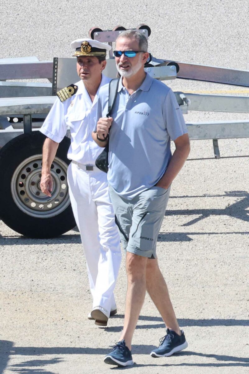 Le roi Felipe et le roi Juan Carlos sur leur voilier... séparés par ...