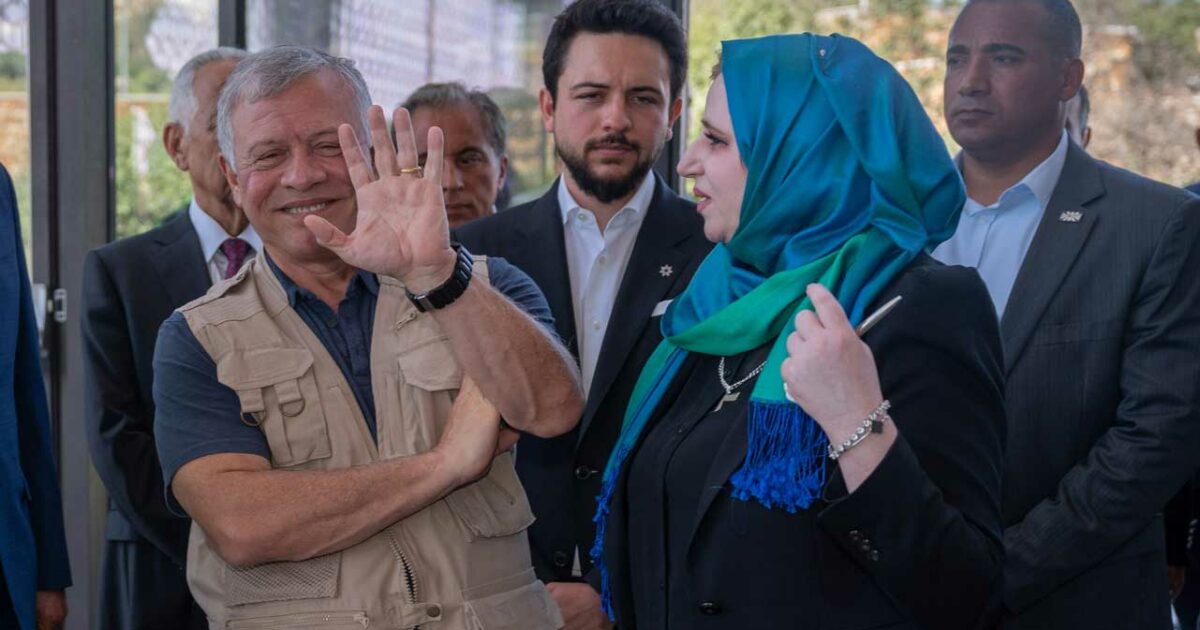 Le roi Abdallah II et son héritier visitent le nouveau téléphérique d ...