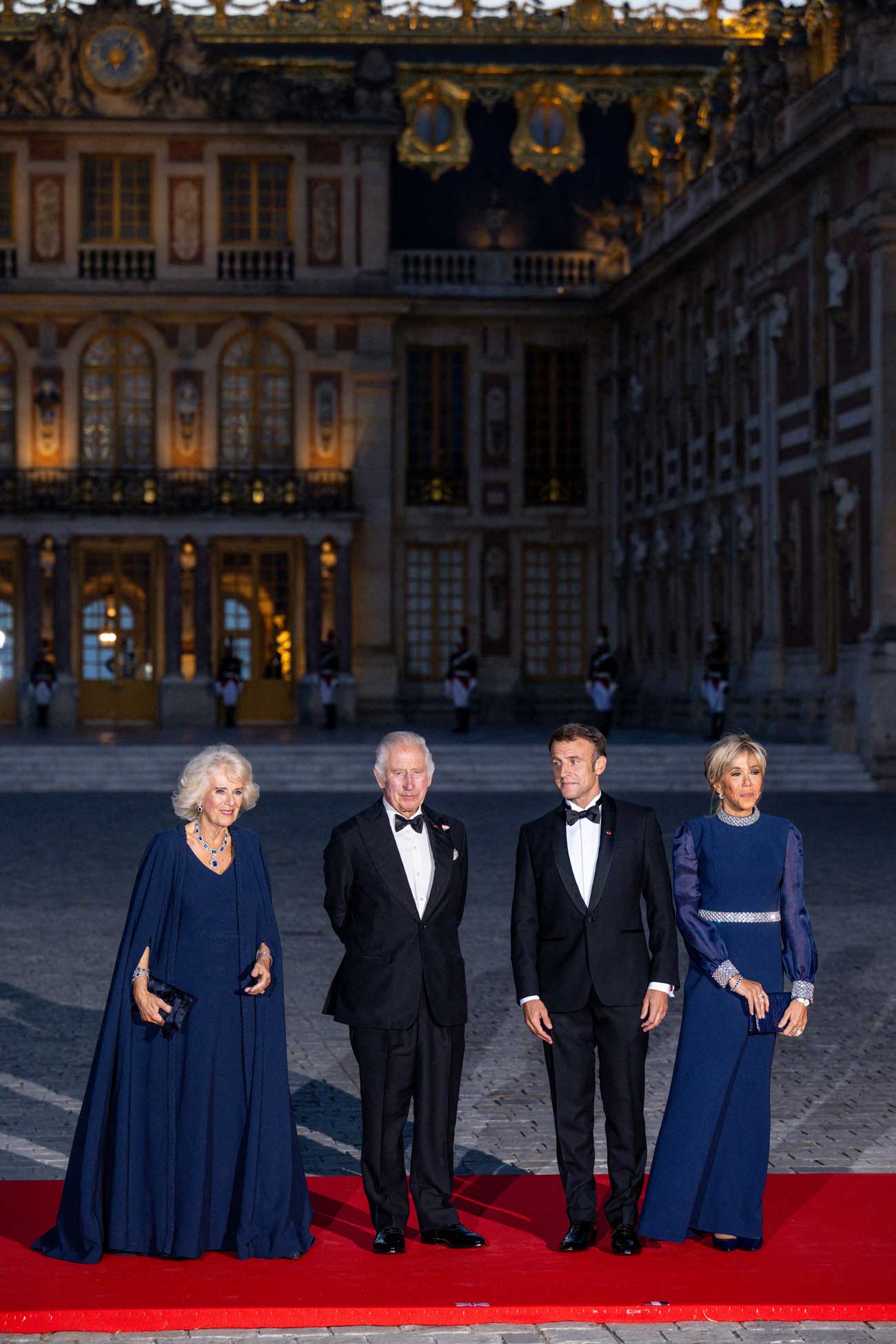 Le majestueux banquet d'État dans la galerie des Glaces du château de ...