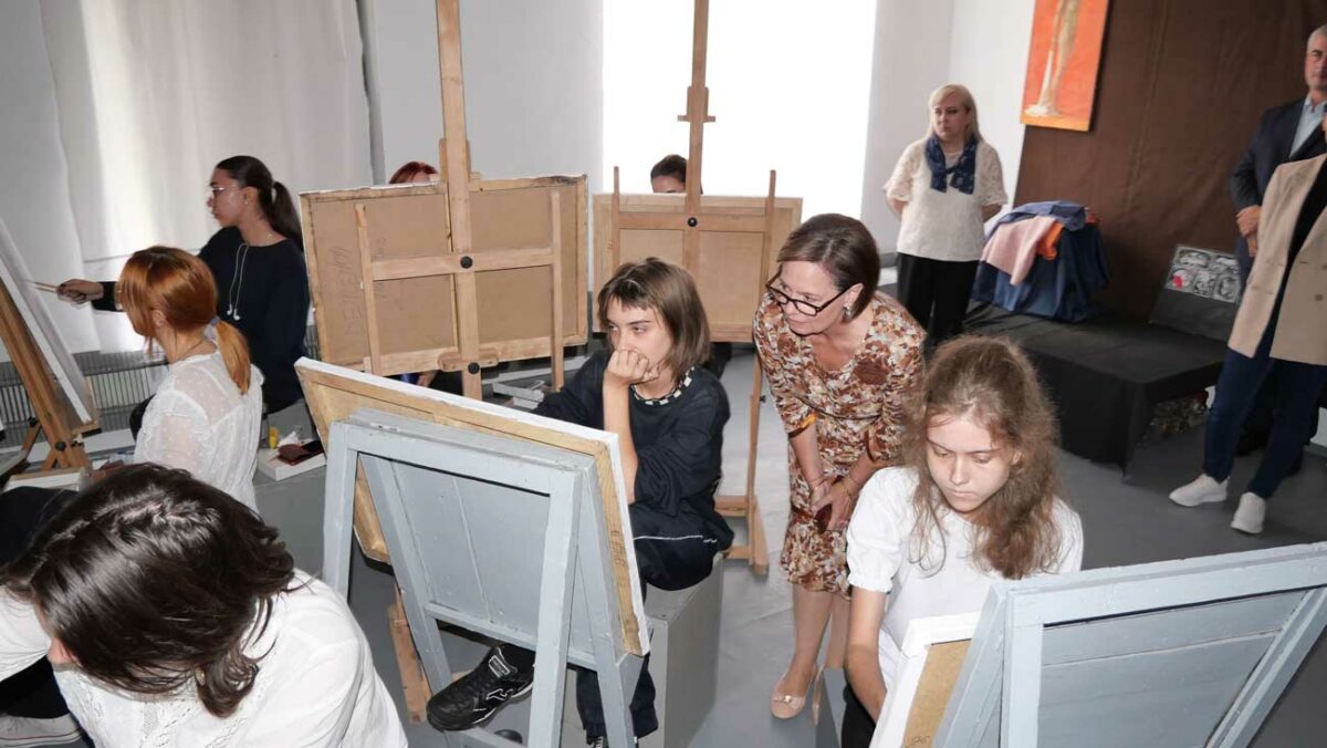 La princesse Sofia découvre les hommages rendus à la famille royale de ...