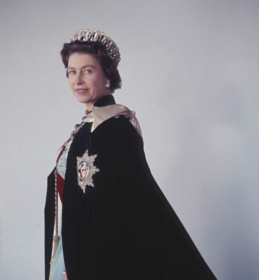 Une photo inédite de la reine Elizabeth II dévoilée par Charles III ...