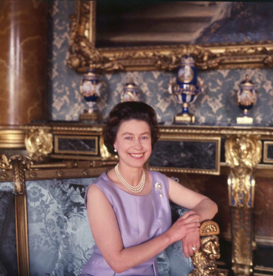 Une photo inédite de la reine Elizabeth II dévoilée par Charles III ...