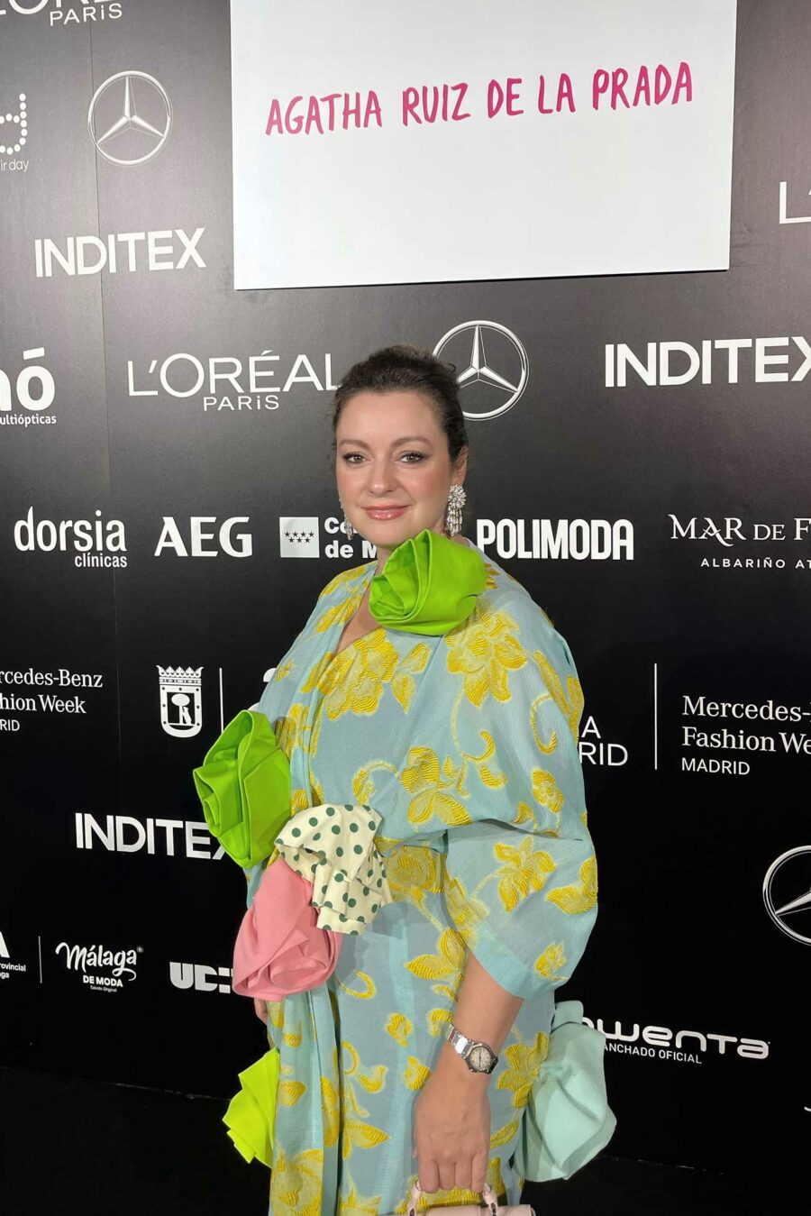 La princesse Victoria Romanovna au défilé haut en couleur de la ...