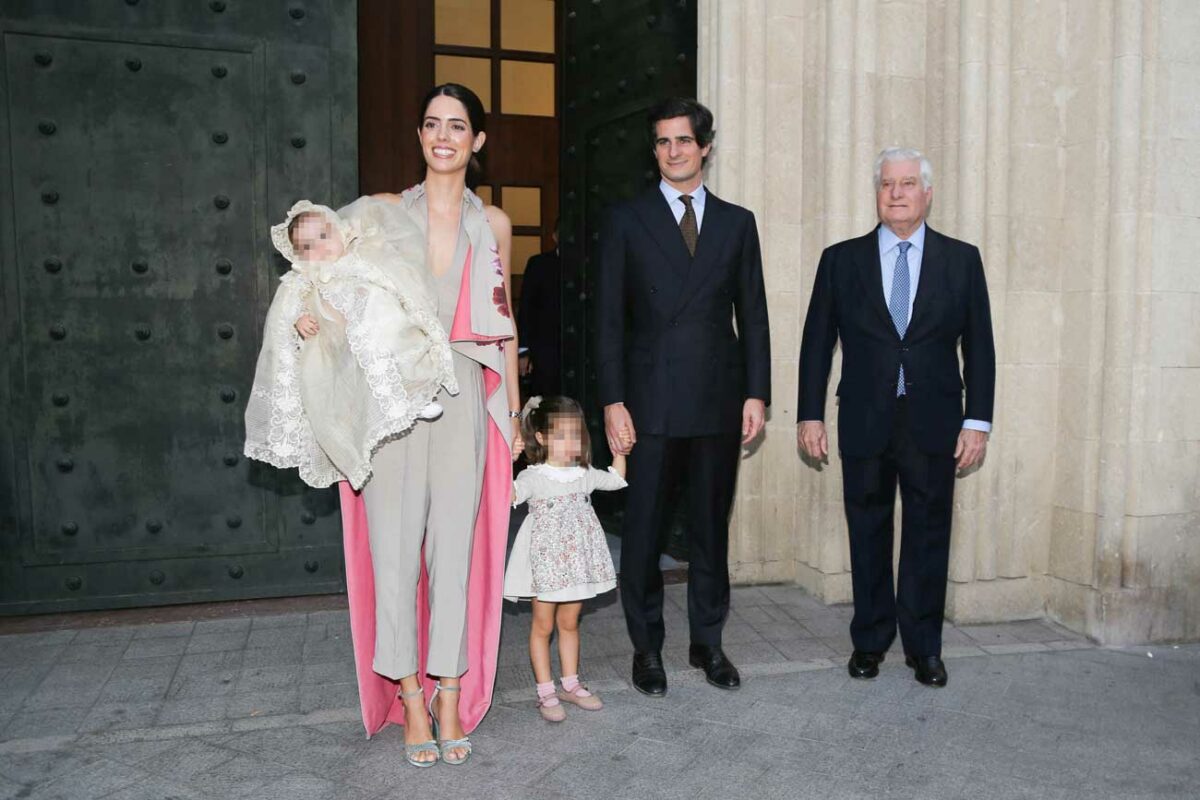 Le duc de Huescar baptise sa deuxième fille au palais de las Dueñas en ...