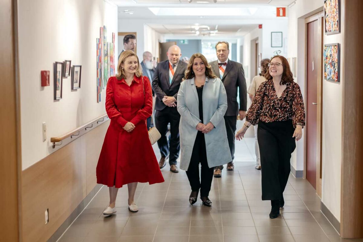 Stéphanie de Luxembourg auprès de personnes atteintes de sclérose en ...