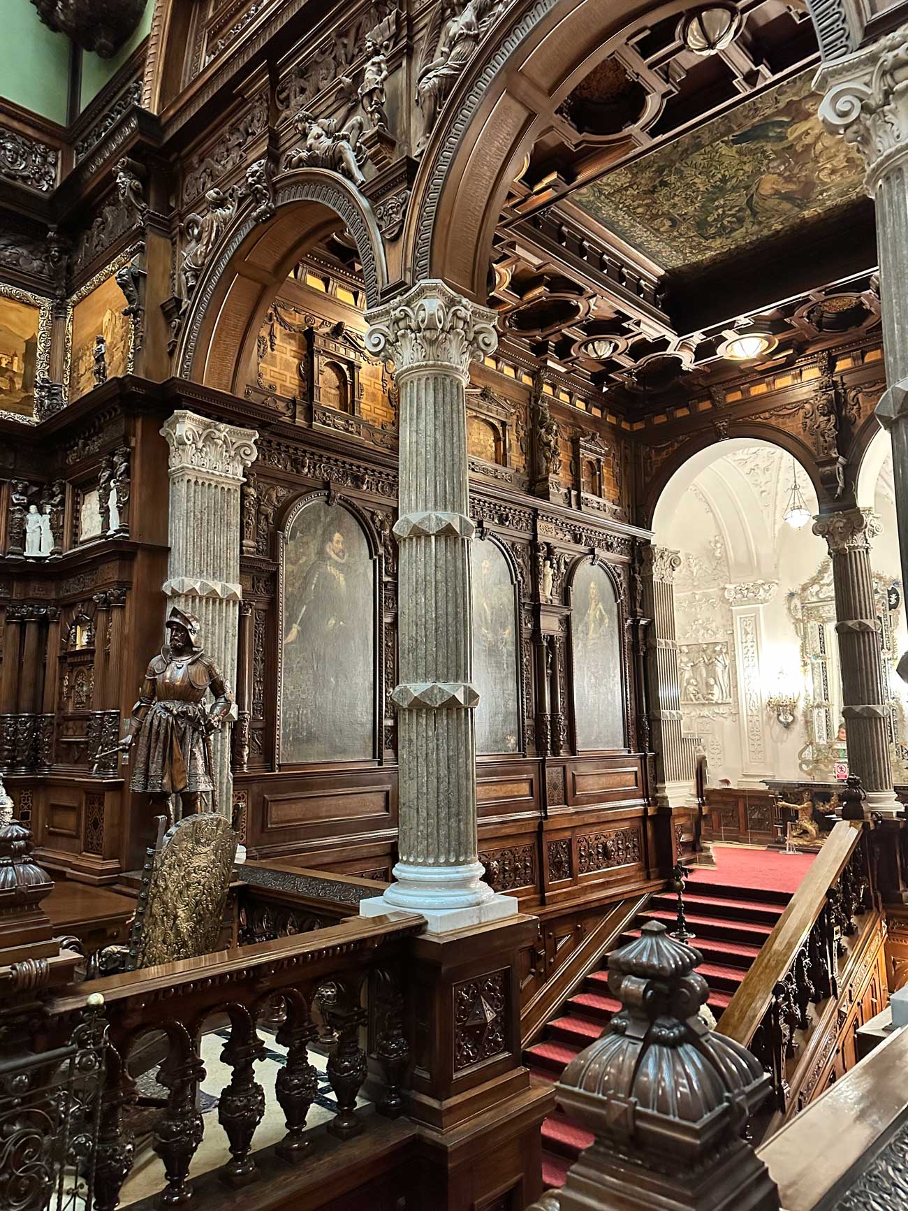 Margareta de Roumanie et l'ambassadrice des États-Unis célèbrent les ...