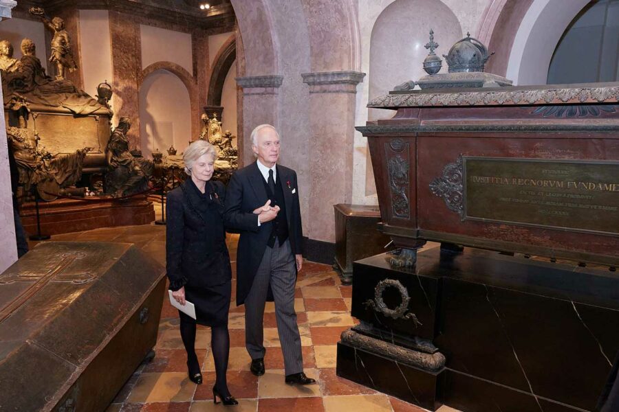 Les adieux à Yolande de Ligne : l'archiduchesse rejoint son époux dans ...