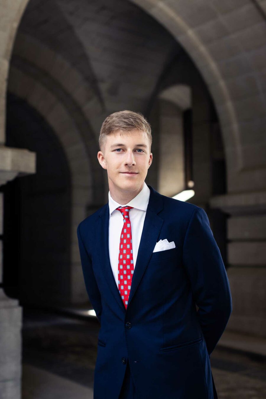 Nouveaux portraits officiels du prince Emmanuel pour ses 18 ans : un ...