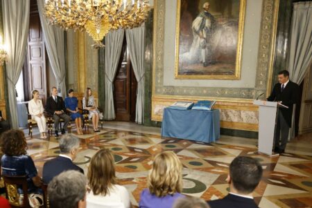 La princesse Leonor reçoit le collier de l'ordre de Charles III : « Je ...