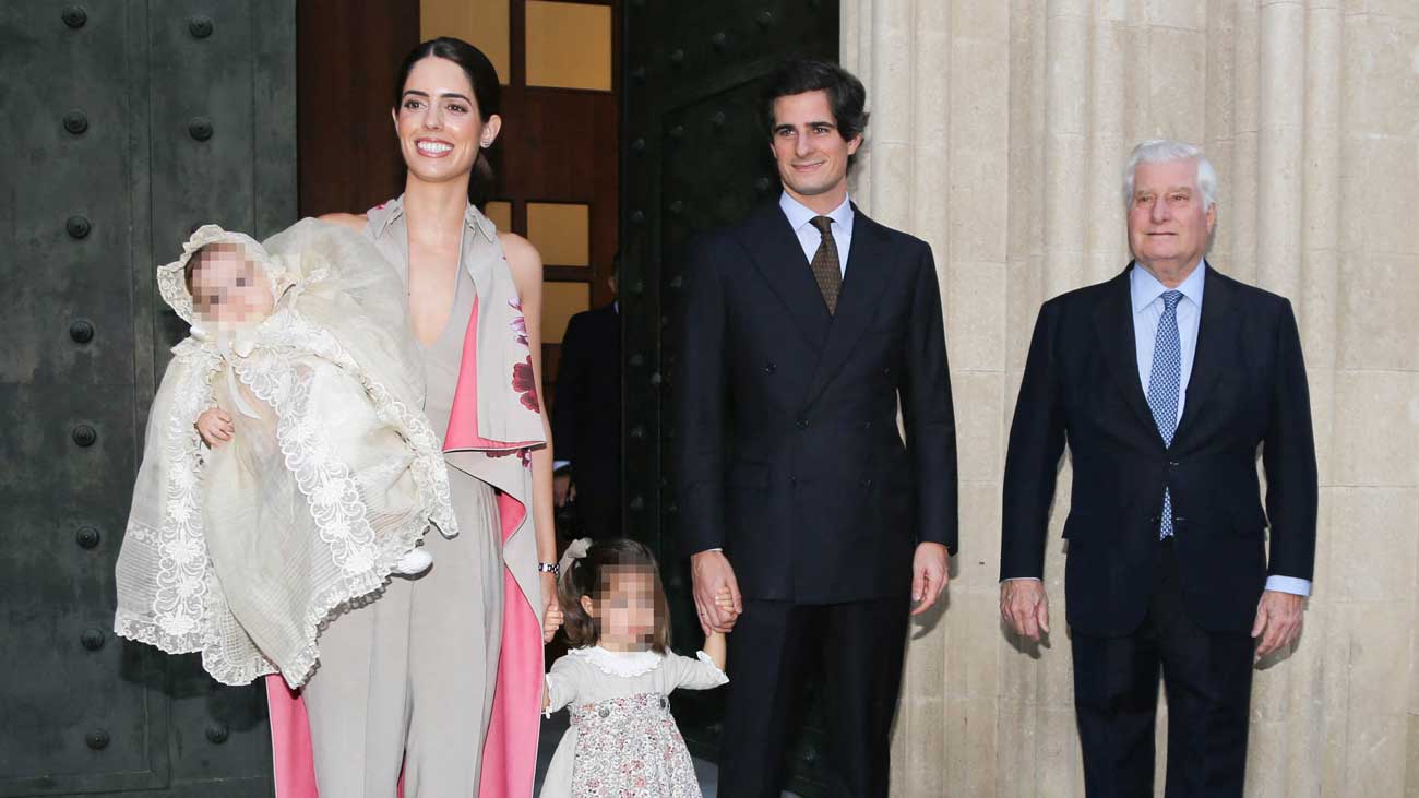 Le duc de Huescar baptise sa deuxième fille au palais de las Dueñas en ...