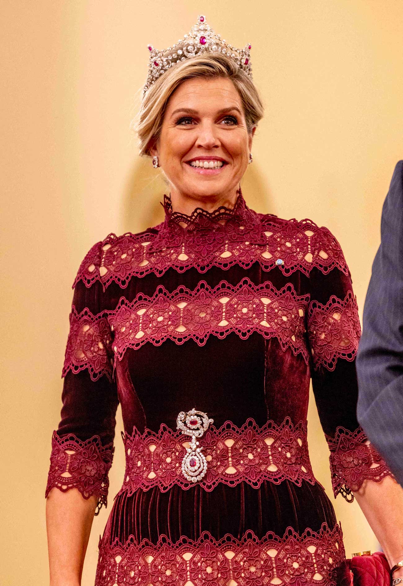 La reine Mathilde s'inspire de la reine Máxima en portant la même robe ...