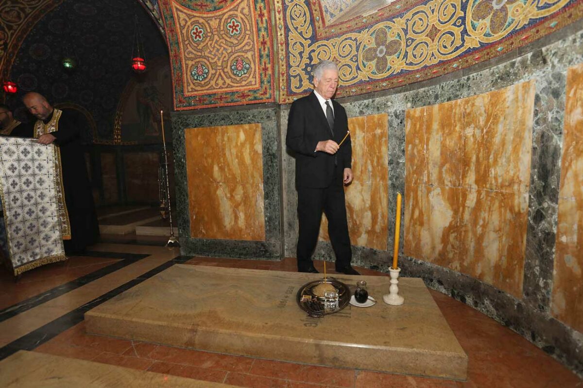 Alexander de Serbie rend hommage à son père, le roi Pierre II