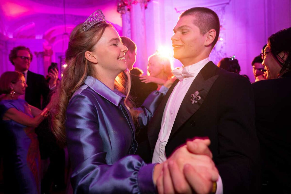 L'archiduchesse Ildikó au bras du prince Constantin d'Orléans au Bal ...