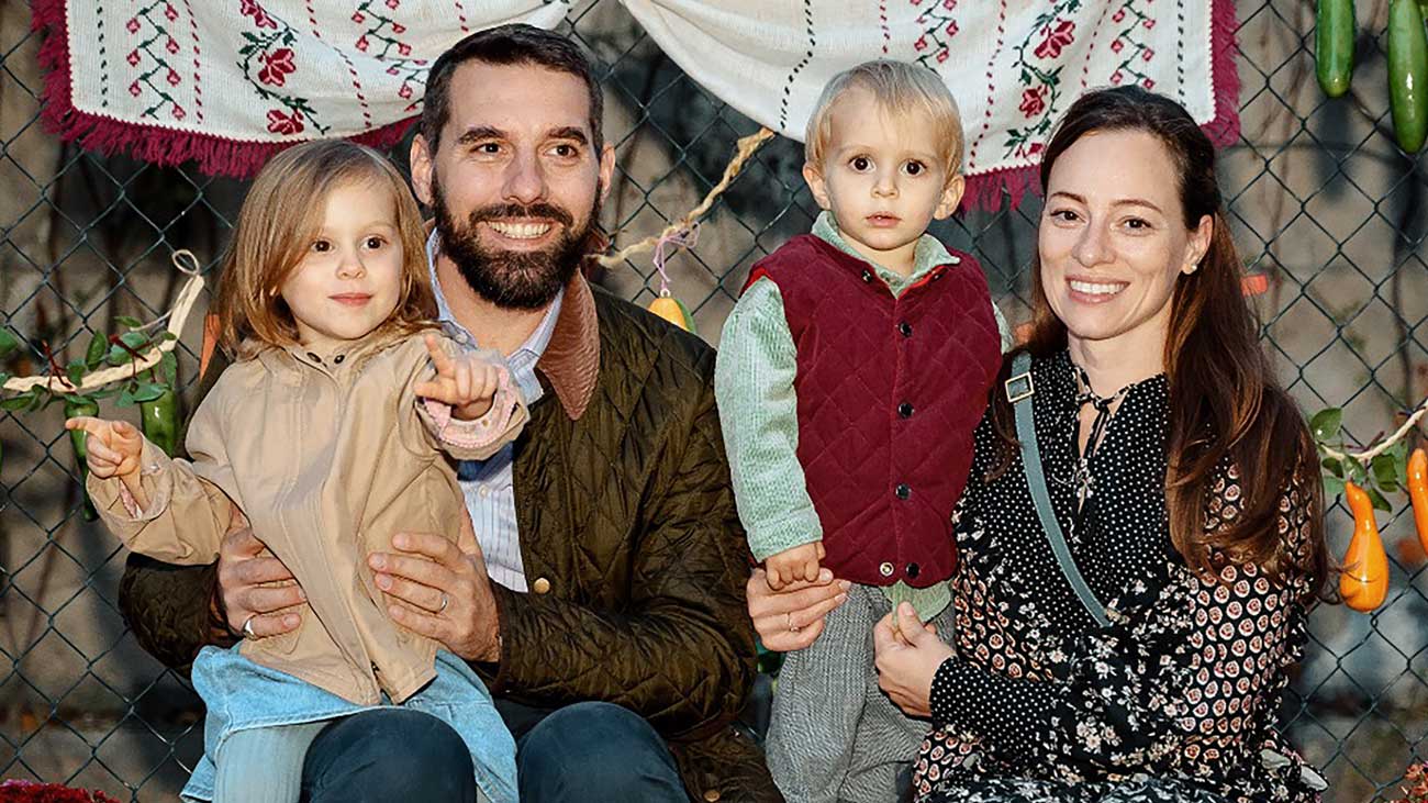 Nicolas de Roumanie et ses enfants posent pour Halloween