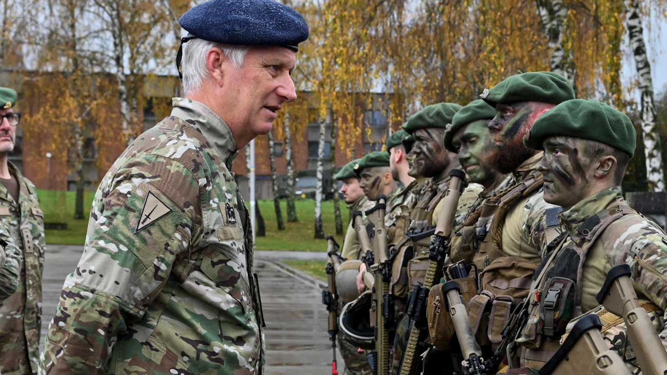 Le roi Philippe en visite au camp militaire Roi Albert