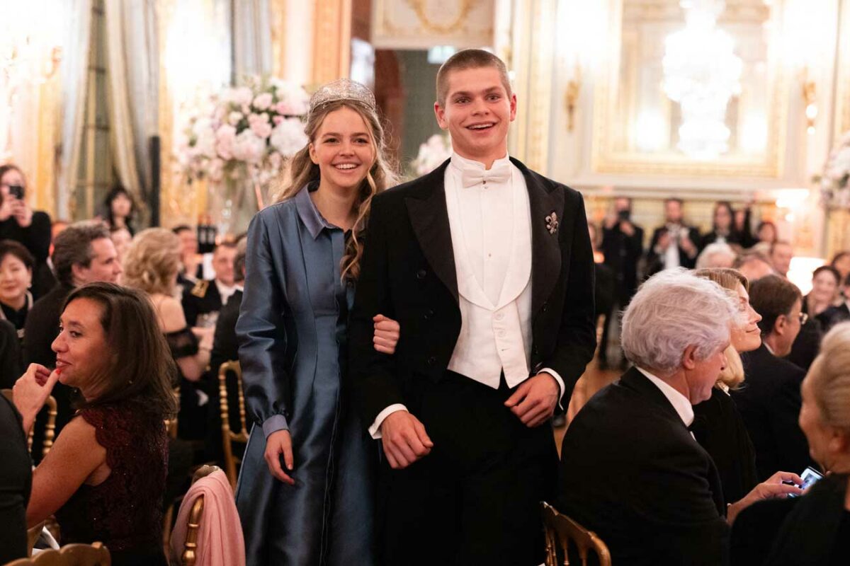 L'archiduchesse Ildikó au bras du prince Constantin d'Orléans au Bal ...