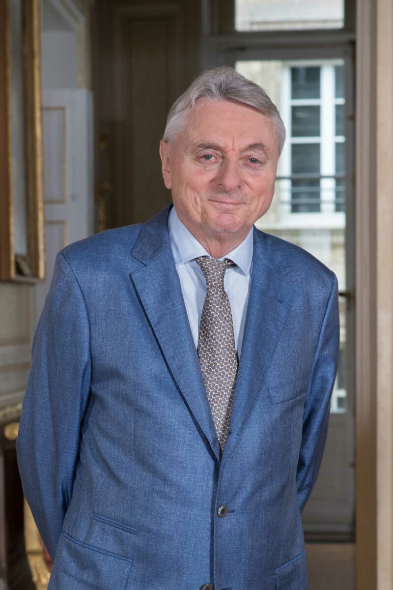 Nouvelles photos du 8e prince Murat pour ses 79 ans