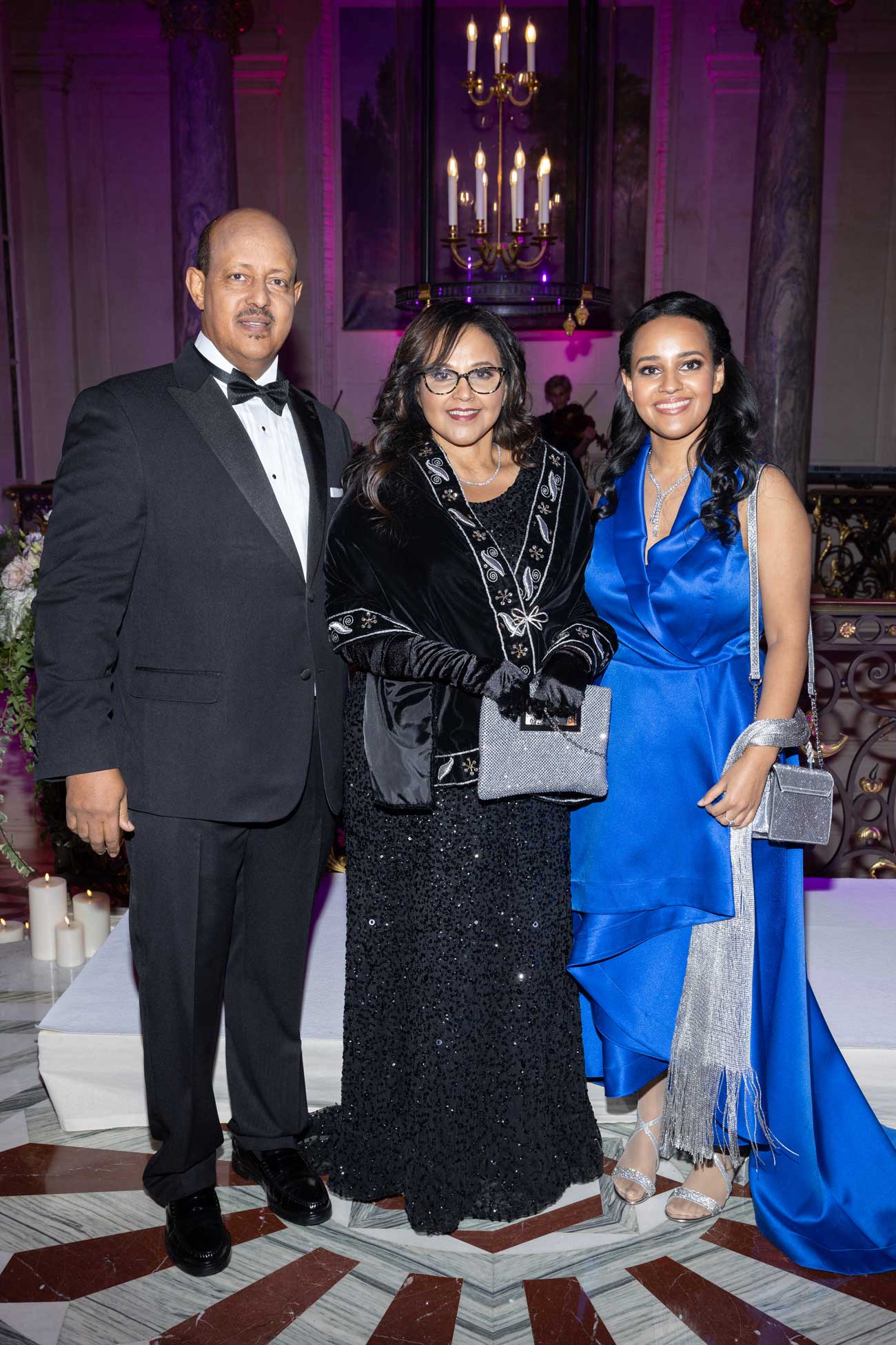 Une descendante de l'empereur d'Éthiopie au bras du petit-fils de ...