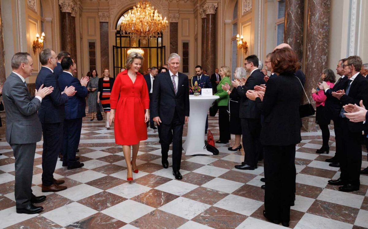 Le roi Philippe et la reine Mathilde reçoivent les ambassadeurs et ...
