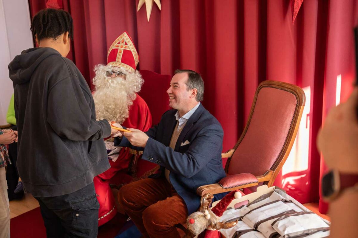 Guillaume et Stéphanie de Luxembourg assistent Saint Nicolas