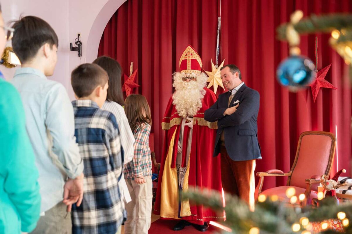 Guillaume et Stéphanie de Luxembourg assistent Saint Nicolas